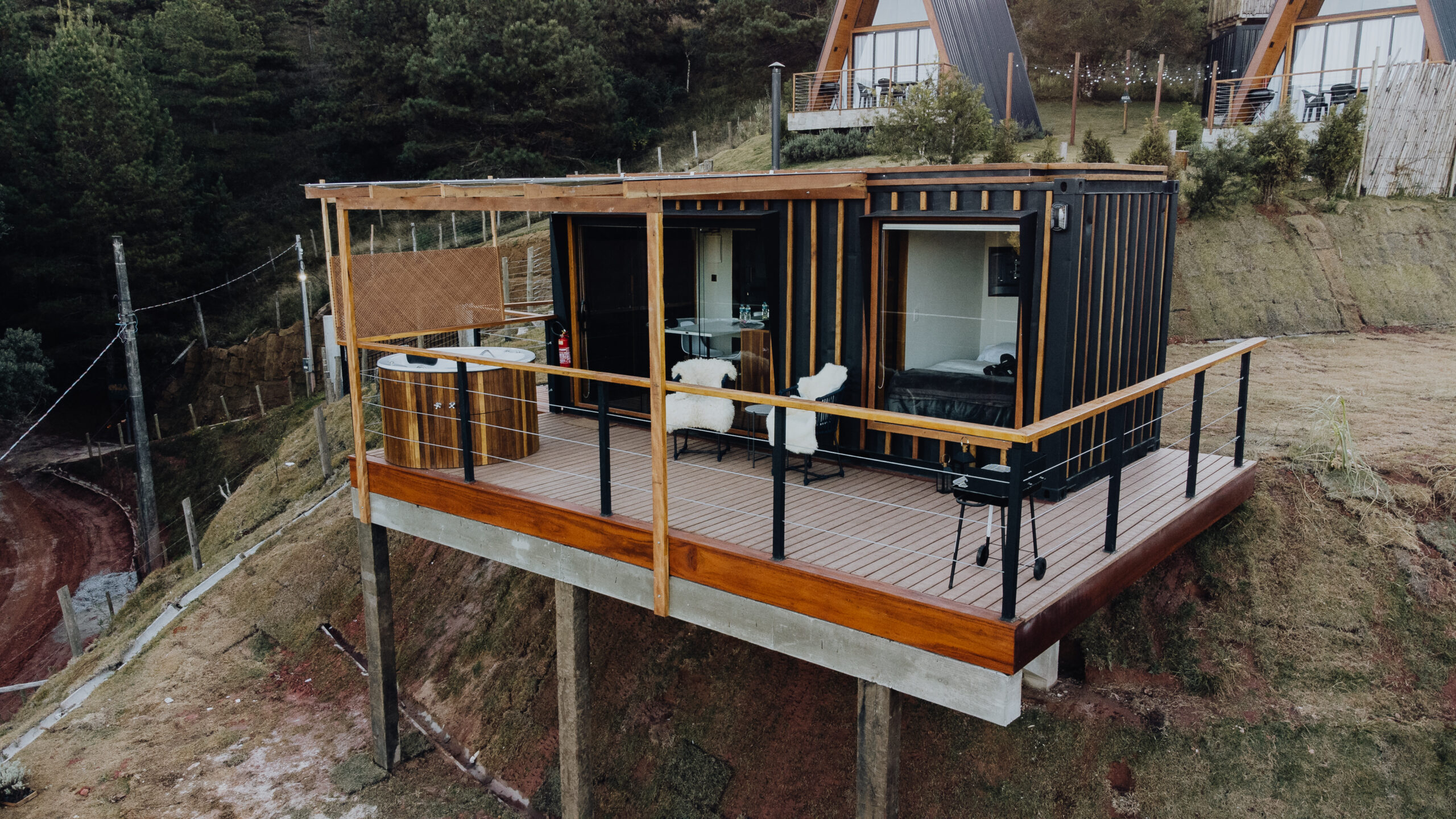 Container Vista das Montanhas com Ofurô | Reserve na Holmy